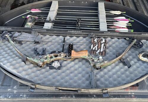 Mathews solo cam bow. Comes with case, arrows and release. | Minot, ND