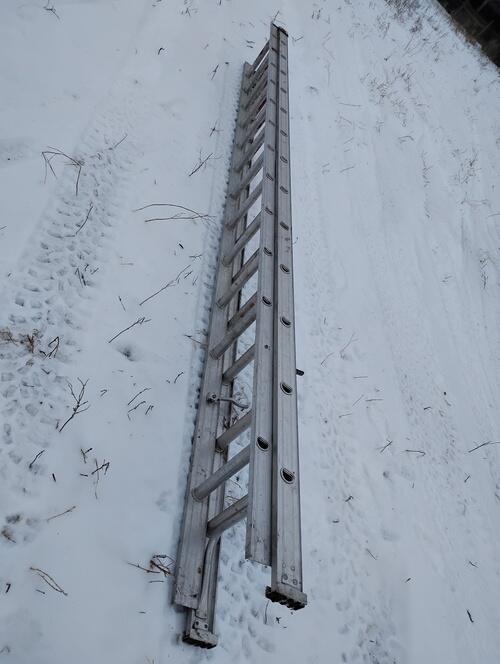 Keller 1228 28 foot extension ladder. In good shape but missing rope ...