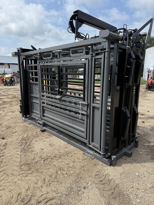 Rancher Hydraulic Chute | Bryant, SD