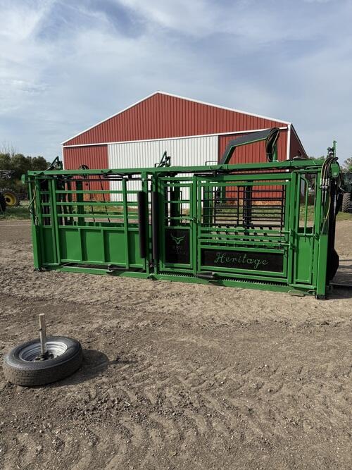 Heritage XL chute with hydraulic lift and wheel kit | Bryant, SD