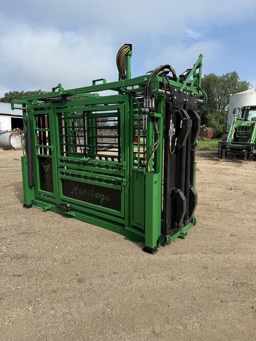 Heritage Hydraulic Chute with hydraulic lift and wheel kit | Bryant, SD