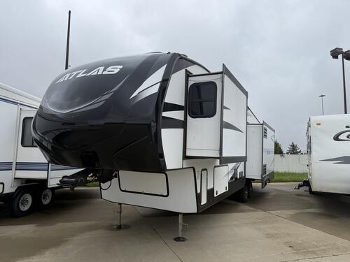 2021 Keystone Atlas 3172RLKB. Like new, 3 slides, ready for the summer ...