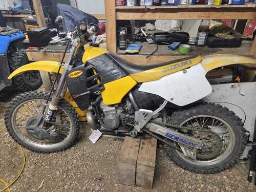 1998 susuki. Rmx. 250 very fast bike runs great. 20 hrs on rebiuld 2500 ...