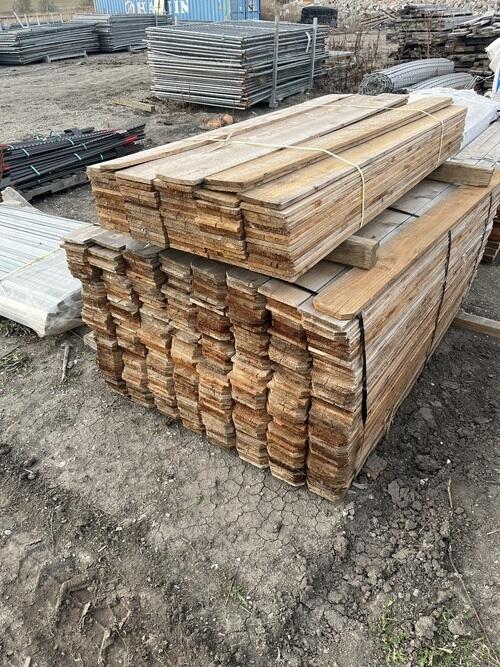 Bundled 1" x 6" x 6' & 1"x 8" x 6' - grayed out cedar boards $1 per board + tax | Fargo, ND