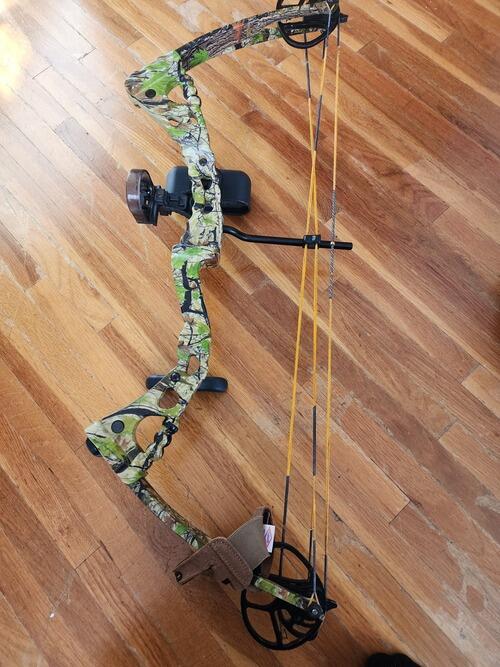 Whisper Creek archery Youth Compound Bow With Sites, quiver. Adjustable ...