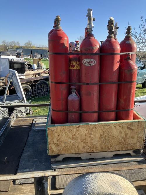 LOTS OF TANKS CALL DOUG NOT ME 391-5468 no text | Bismarck, ND