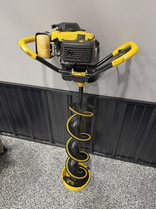 Jiffy 9 inch4 cycle gas ice auger | Menoken, ND