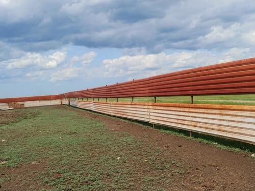 Used super steel windbreak | Donnybrook, ND