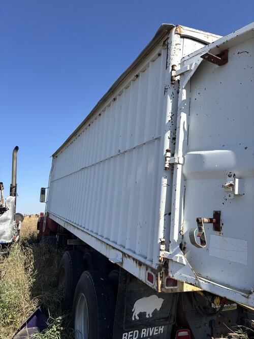 Box and hoist | Roseglen, ND