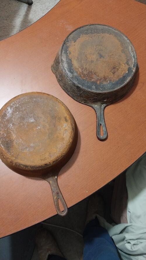 2 vintage case iron pan/skillets. One is a Wagner Ware Sidney -O ...